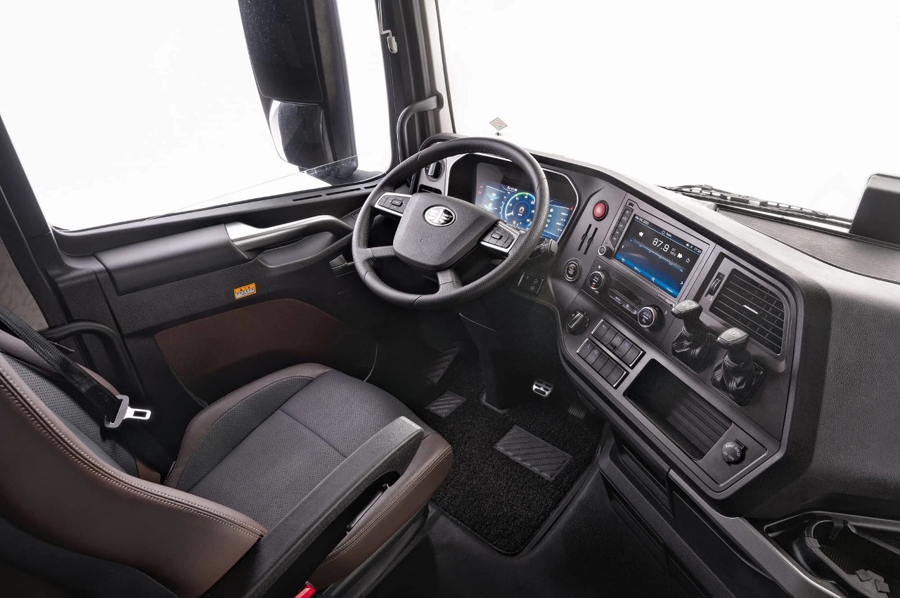 Купить седельный тягач FAW J7 4x2 – Характеристики, комплектация 2024 и цены